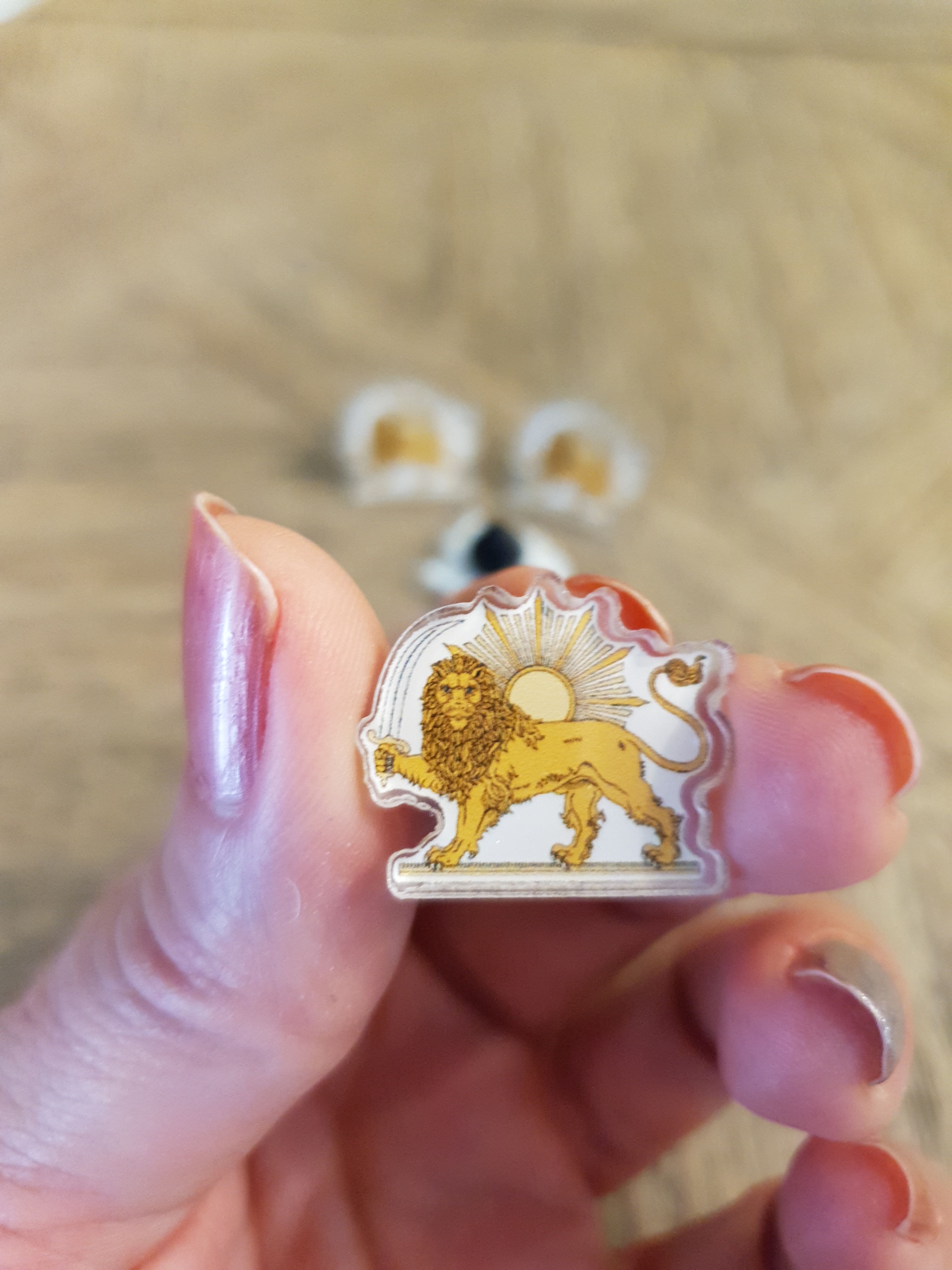 Iran Sun & Lion Pin - Woman & Thoughts
